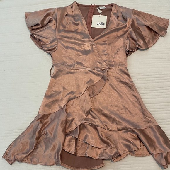 Selfie Leslie | Dresses | Selfie Leslie Angel Sleeve Dress | Poshmark
